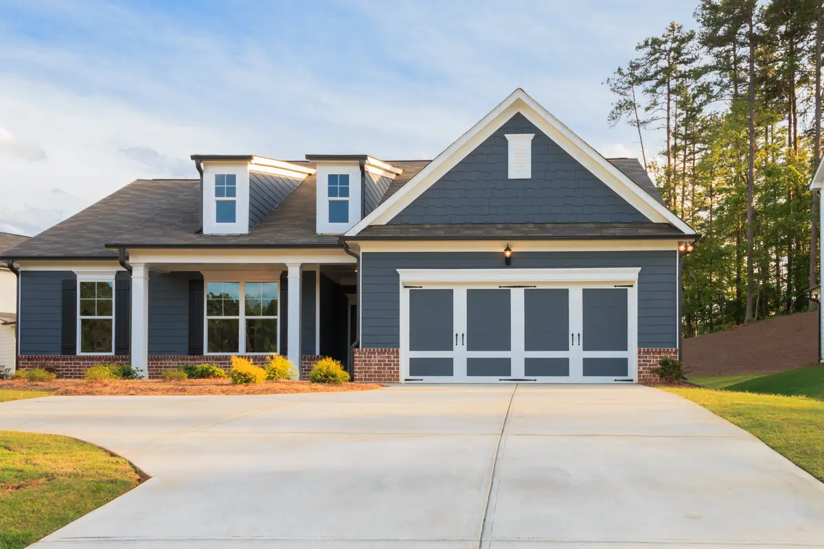 9 Popular House And Roof Color Combinations